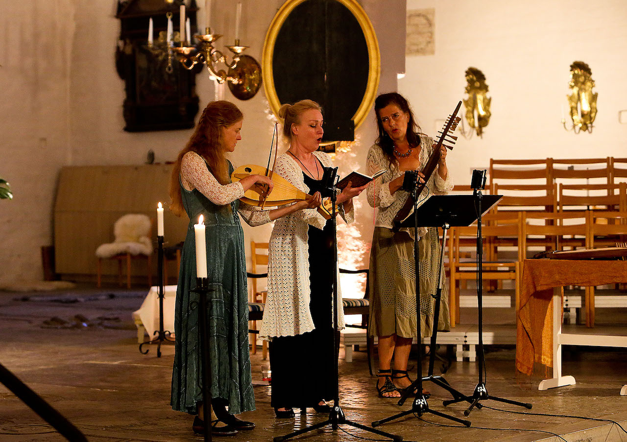 Grymma berättelser i Ulvs vackra sånger (recension) – KULTURSIDAN.nu